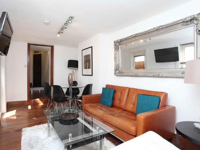 Dalling Road, Hammersmith W6 2 bed flat to rent £2,496 pcm £576 pw