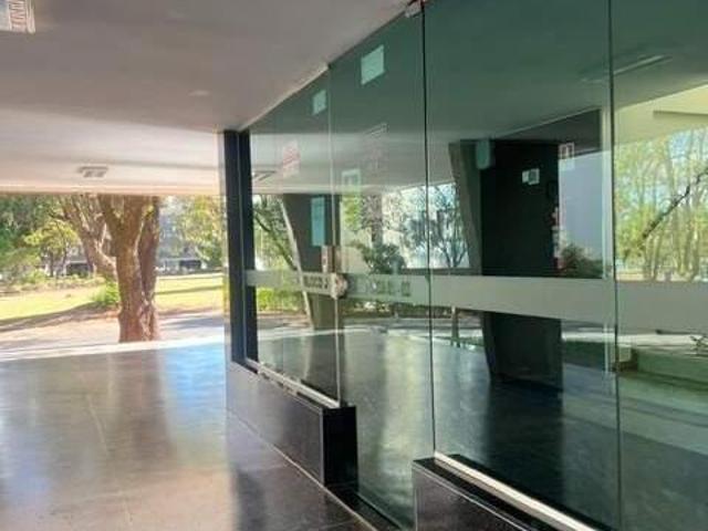 DALLOCA VENDE SQS 414 REFORMADO, VAZADO, CANTO 3 QUARTOS COM AR CONDICIONADO