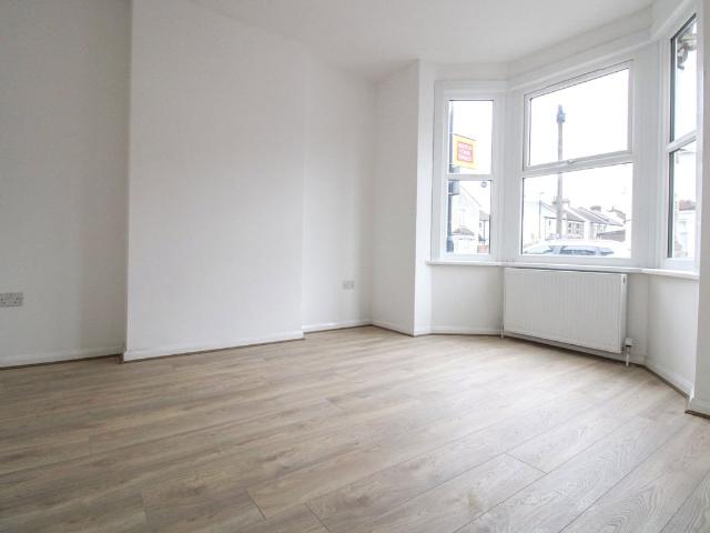 Dalmally Road, Croydon CR0, 4 bed detached house to rent, £2,900 pcm | PrimeLocation