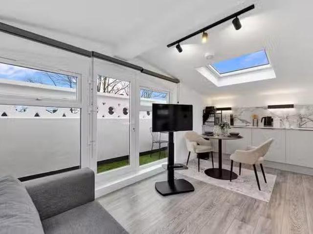 Dalmeny Avenue