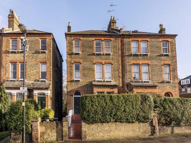Dalmeny Road, London N7 2 bed flat to rent £2,750 pcm £635 pw