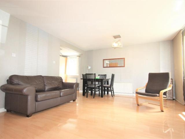 Dalry Gait, Dalry, Edinburgh, EH11 2 bed apartment to rent £1,375 pcm £317 pw