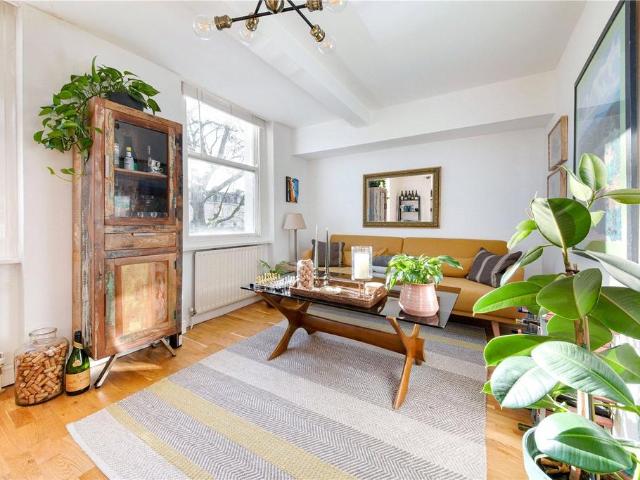 Dalston Lane, London 2 bed flat to rent £2,750 pcm £635 pw