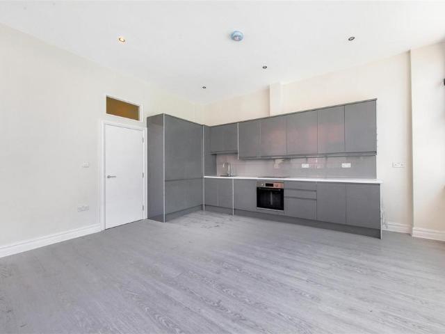 Dalston Lane, London 2 bed flat to rent £2,550 pcm £588 pw