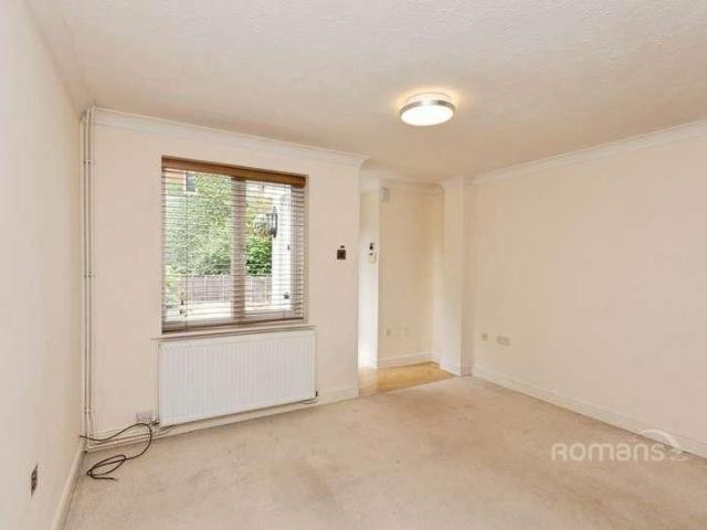 Dart Road, Farnborough, GU14