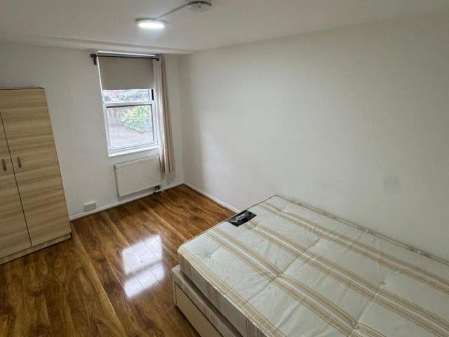 Dartmouth Close, London W11, Room to rent, £1,200 pcm | PrimeLocation