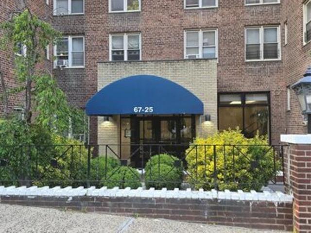 Dartmouth St Apt M, Forest Hills, Property For Sale