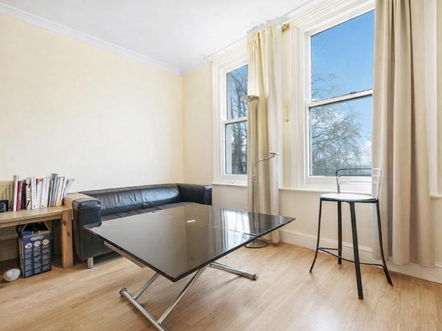 Dartmouth Park Hill, Dartmouth Park, NW5 2 bed flat £2,600 pcm £600 pw