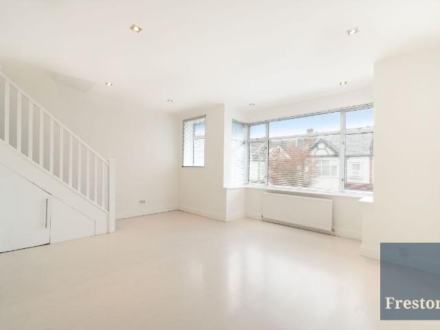Dartmouth Road, London NW4, 2 bed flat to rent, £2,000 pcm | PrimeLocation