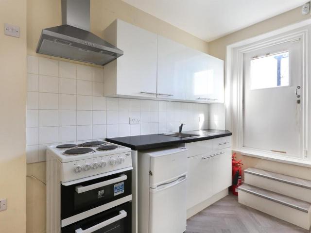 Dartmouth Road, London Studio to rent £1,000 pcm £231 pw