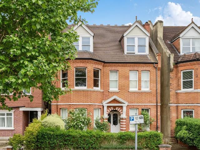 Dartmouth Road, Mapesbury, London NW2, 2 bed flat to rent, £2,400 pcm | PrimeLocation