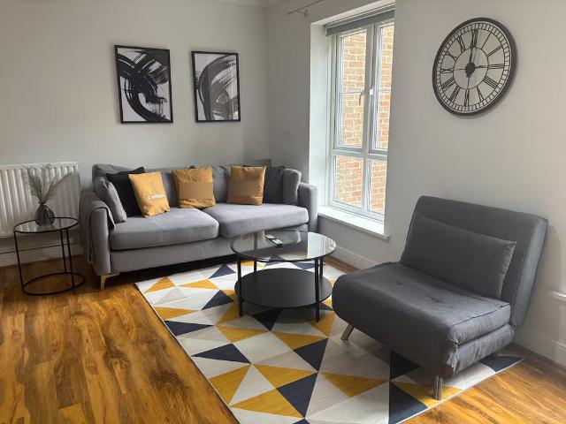 dartmoor walk, London, E14 2 bed apartment to rent £2,250 pcm £519 pw