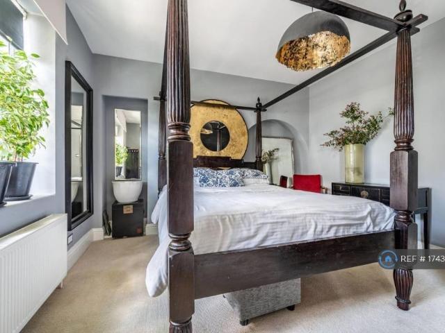Daryngton House, London, SW8 1 bed flat to rent £2,300 pcm £531 pw