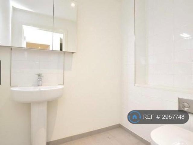 Dara House, London, NW9 2 bed flat to rent £2,150 pcm £496 pw