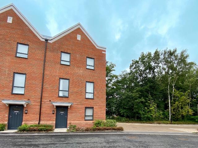 Darbyshire Road, Aldershot GU11, 4 bed semi detached house to rent, £2,600 pcm | PrimeLocation