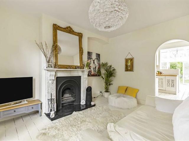 Darell Road, TW9, London