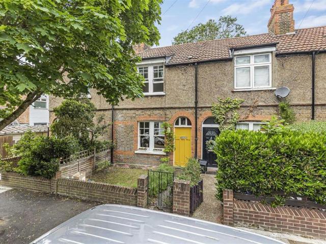Darell Road, Kew TW9 2 bed house to rent £3,300 pcm £762 pw