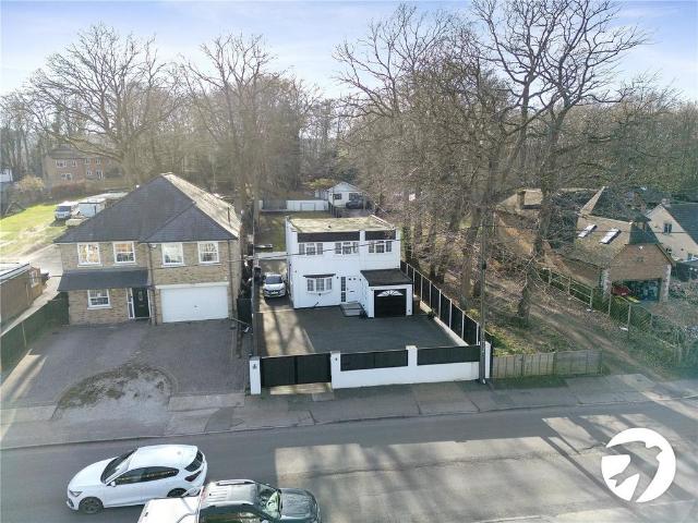 Dargets Road, Chatham, Kent, ME5 4 bed detached house to rent £2,250 pcm £519 pw