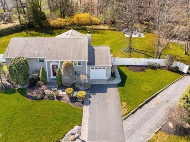 Darien Cir, Howell, Home For Sale