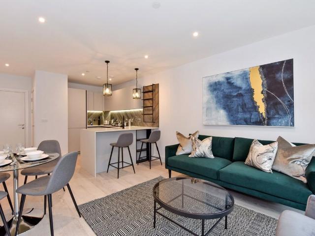 Darjeeling House, Memorial Avenue, Slough SL1, 2 bed flat to rent, £1,875 pcm | PrimeLocation