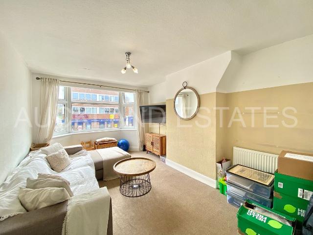 Darkes Lane, Potters Bar EN6, 3 bed flat to rent, £1,800 pcm | PrimeLocation