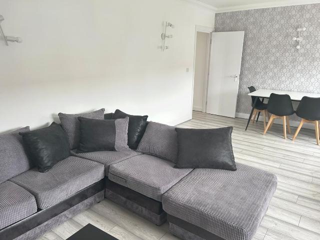 Darkes Lane, Potters Bar EN6, 2 bed flat to rent, £1,600 pcm | PrimeLocation