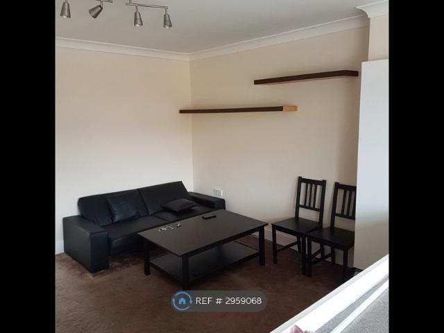 Darkes Lane, Potters Bar EN6, 2 bed flat to rent, £1,700 pcm | PrimeLocation