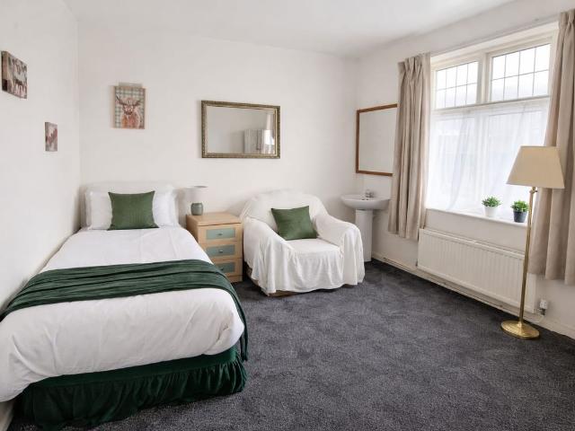 Darlaston Road, Walsall WS2, Room to rent, £520 pcm | PrimeLocation