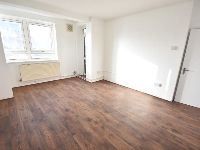 Darling Row, Whitechapel E1, 3 bed flat to rent, £2,900 pcm | PrimeLocation