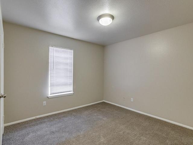 Darlington Oaks & Midtown Flats 1 Bedroom Apartment for Rent at 4801 S Braden Ave, Tulsa, OK 74135