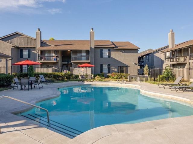 Darlington Oaks & Midtown Flats 2 Bedroom Apartment for Rent at 4801 S Braden Ave, Tulsa, OK 74135