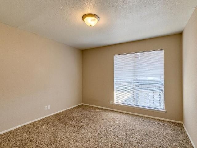 Darlington Oaks & Midtown Flats Studio Apartment for Rent at 4801 S Braden Ave, Tulsa, OK 74135