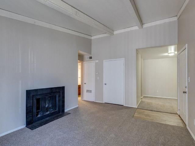 Darlington Oaks & Midtown Flats Studio Apartment for Rent at 4801 S Braden Ave, Tulsa, OK 74135