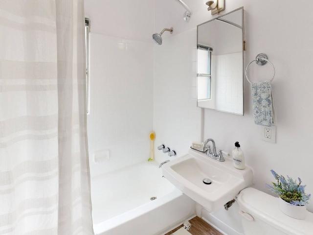 Darlington Court Apartments Studio Apartment for Rent at 11676 Darlington Ave, Los Angeles, CA 90049 Brentwood