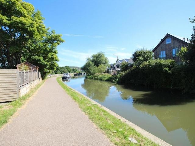 Darlington Road, Bath 3 bed end of terrace house to rent £2,800 pcm £646 pw