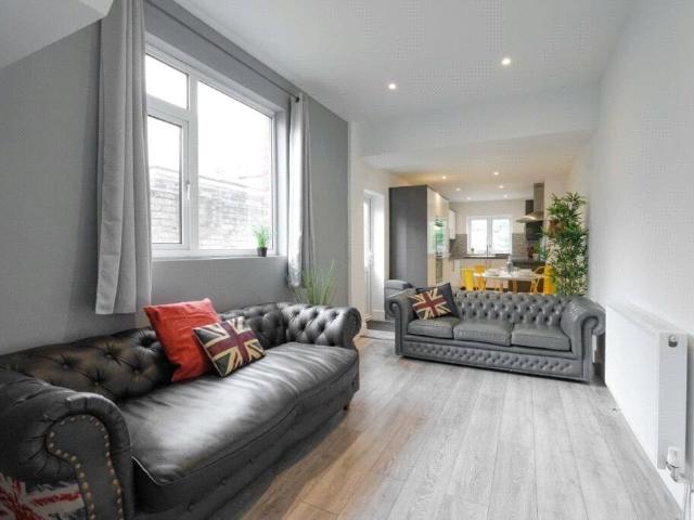 Darlington Road, Hampshire PO4 7 bed house to rent £4,475 pcm £1,033 pw
