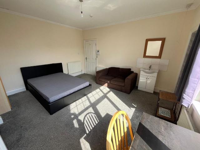 Darnley Road, West Park, Leeds LS16, Room to rent, £650 pcm | PrimeLocation