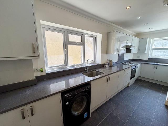 Darnley Street, Gravesend, DA11 2 bed flat to rent £1,600 pcm £369 pw