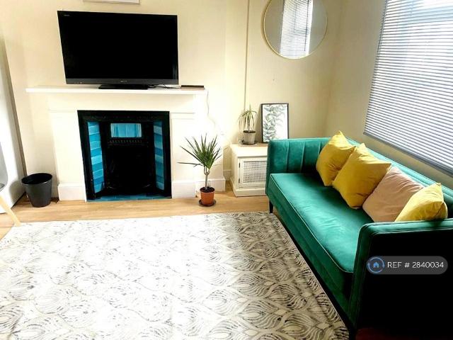 Darnley Street, Gravesend, DA11 2 bed flat to rent £2,150 pcm £496 pw