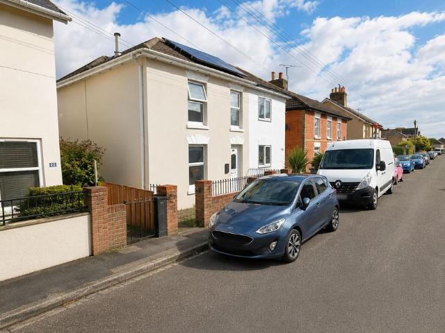 Darracott Road, Bournemouth BH5 2 bed semi detached house to rent £1,550 pcm £358 pw