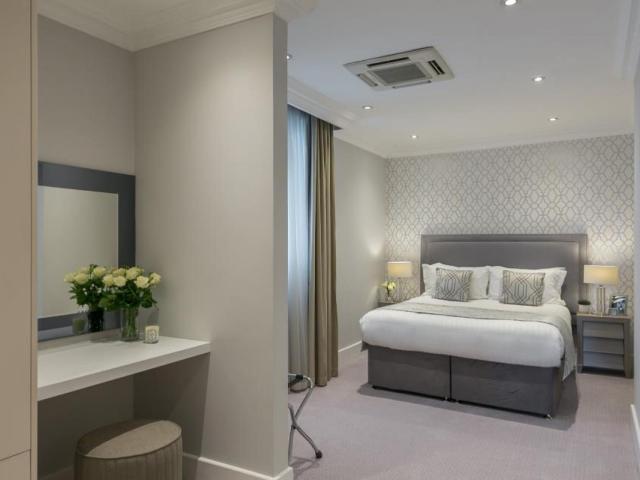 Dashing 3 bedroom flat in Paddington Has an Apartment