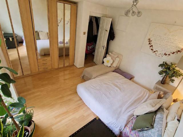 Datchet Close, Hemel Hempstead HP2, 2 bed flat to rent, £1,300 pcm | PrimeLocation