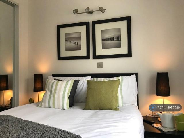 Datchet, Slough, SL3 2 bed flat to rent £1,750 pcm £404 pw