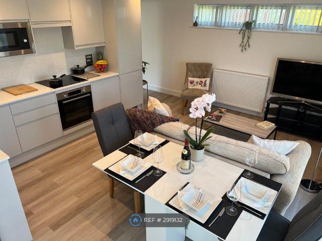 Datchet, Windsor SL3, 2 bed flat to rent, £1,690 pcm | PrimeLocation