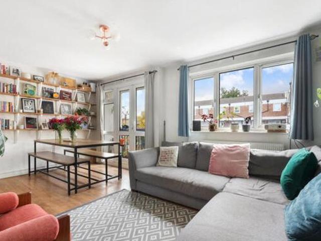 Daubeney Road, By Riverlea, 3 Bedroom Flat