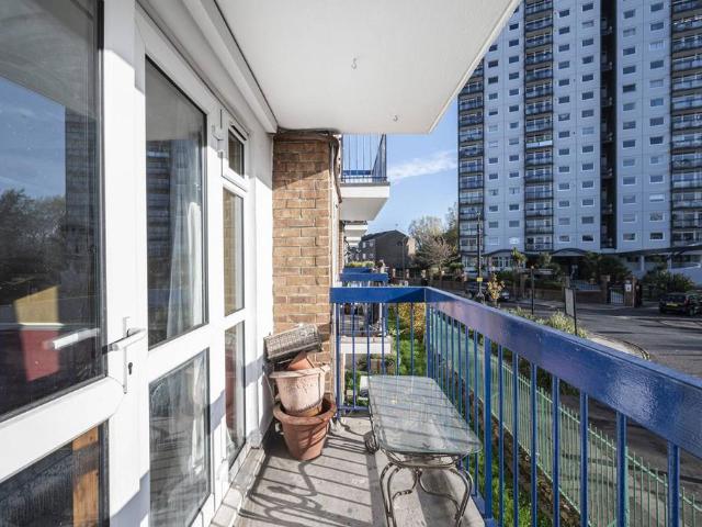 Daubeney Road, Clapton, London, E5 2 bed flat to rent £3,750 pcm £865 pw