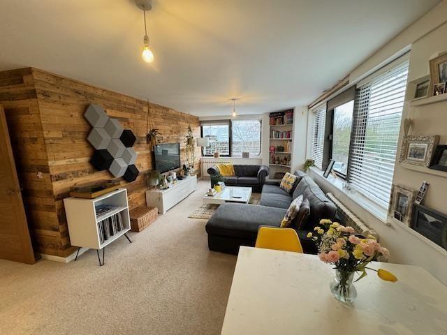 Dauntsy House Bentham Close, Westlea, Swindon SN5, 1 bed flat to rent, £975 pcm | PrimeLocation