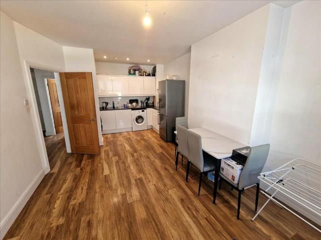 Davenport Road, Catford, London, SE6 2 bed flat to rent £1,850 pcm £427 pw