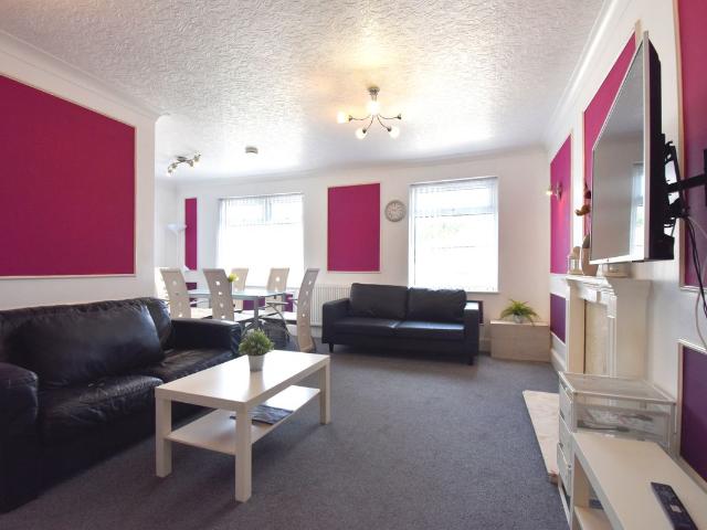 Daventry Road, Coventry CV3, 3 bed flat to rent, £1,200 pcm | PrimeLocation