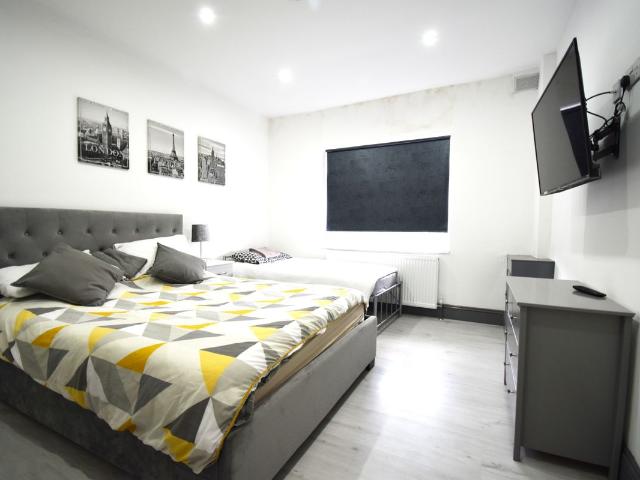 Daventry Road, Coventry CV3, 3 bed flat to rent, £1,200 pcm | PrimeLocation
